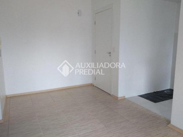 Apartamento com 2 ambientes, sacada, cozinha, lavandeira, 2 quartos. Prédio com salão d