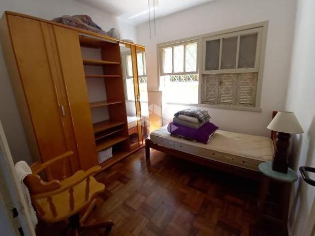 Apartamento com 2 dorm e 1 vag de garagem no bairro Petrópolis