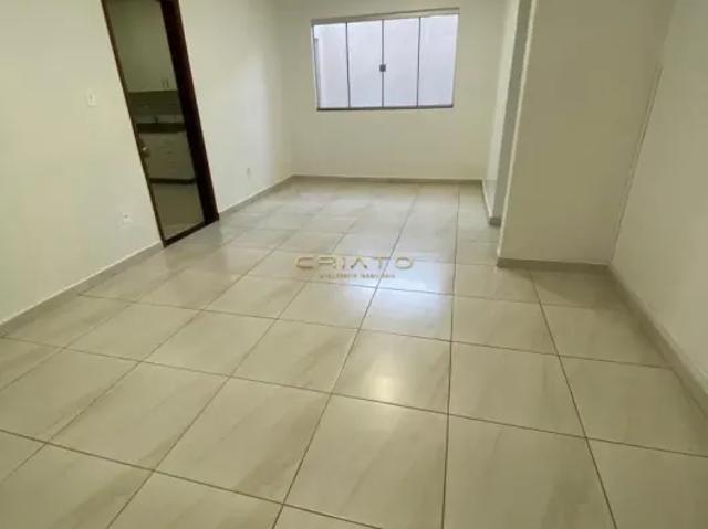 Apartamento com 2 dormitórios à venda, 84 m² por R$ 270.000,00 Setor Central
