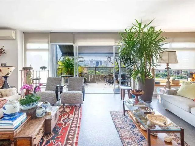 216 m², 2 suítes, 2 vagas – Vista permanente para o Clube Pinheiros no Jardim Europa