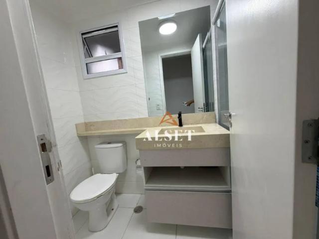 Apartamento com 2 dormitórios e varanda na Vila Ema