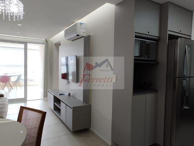 Apartamento com 2 dormitórios mobiliado e climatizado com vista mar