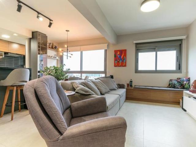 Apartamento com 2 dormitórios, 75m2 à venda no bairro farropilha