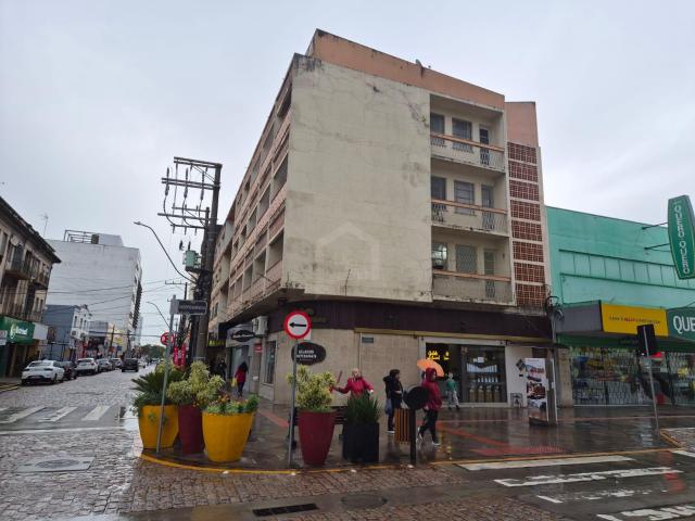 Apartamento com 2 dormitórios, 78.00m² para locação por R$ 1.300,00 Centro São Leopoldo/RS