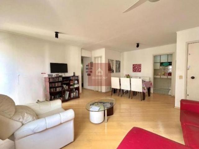 Apartamento com 2 dormitórios, 80 metros excelente localização em Moema Pássaros