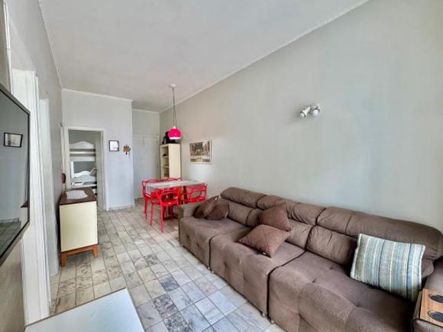 Apartamento com 2 dormitórios 1 suíte à Venda na Pitangueiras no Guarujá | QV.