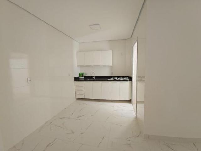 Apartamento com 2 dormitórios, 1 suíte com vaga de garagem no bairro Camilopo.
