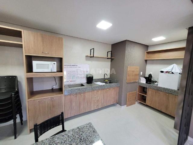 Apartamento com 2 dormitórios, 1 suíte e 2 vagas de garagem no bairro Petrópolis COD: 18221