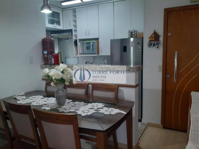 Apartamento com 2 dormitorios 1 vaga coberta na Vila Carmosina