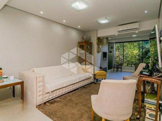Apartamento com 2 dormitórios, 1 vaga no bairro Petrópolis
