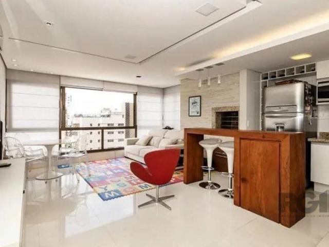 Apartamento com 2 dormitórios 2 suítes, 84 m² de área privativa e 2 vaga s de