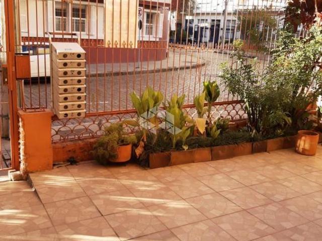 Apartamento com 2 dormitórios,Térreo no Bairro Santana