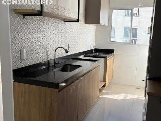 Apartamento com 2 dormitórios todo reformado e moderno no bairro Nova Cerejeiras, pertinho de tudo!