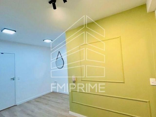APARTAMENTO COM 2 DORMITORIOS, VAGA E VARANDA
