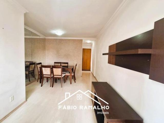 Apartamento com 2 dormitórios, varanda, e vaga de garagem, no Jardim Marajoara
