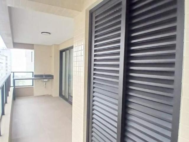 Apartamento com 2 dormitórios, Varanda Gourmet, prédio com Lazer e uma quadra da Praia, José Menino