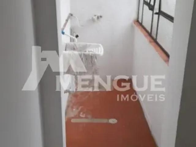 Apartamento com 2 dormitórios, à venda no bairro Petrópolis em Porto Alegre com 55m² por R$ 260.000