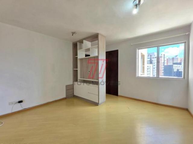 Apartamento com 2 dormitórios à venda com 49,39m² no Ed. Venécia, bairro Novo Mundo