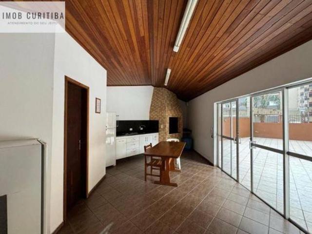 Apartamento 2 dormitórios, último andar, na melhor localização do Água Verde, próximo ao Angeloni!