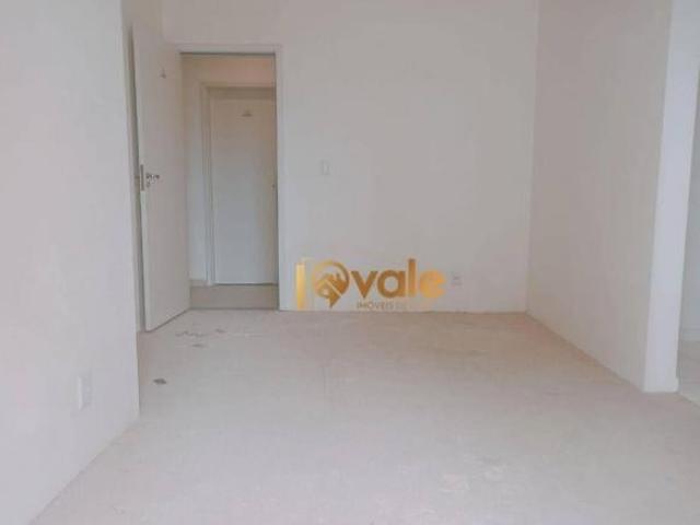 Apartamento com 2 dormitórios à venda, 56 m² por R$ 425.000,00 Condomínio Residencial Colinas do P