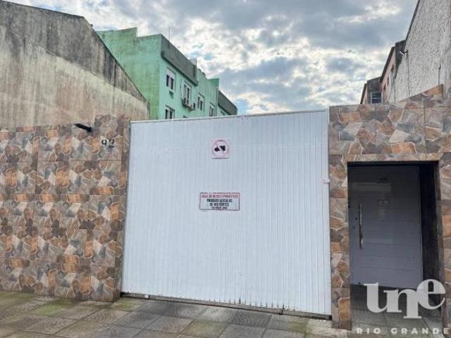 Apartamento com 2 dormitórios à venda, 57 m² por R$ 150.000,00 Centro Rio Grande/RS