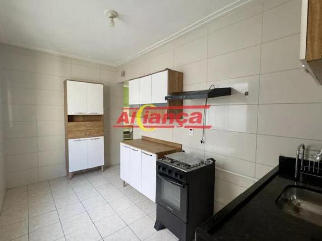 Apartamento com 2 dormitórios à venda, 62 m²