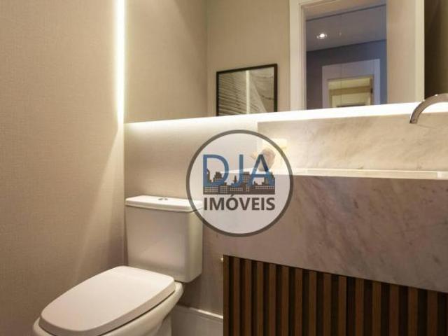 Apartamento com 2 dormitórios à venda, 72 m² por R$ 877.760,48 Centro Curitiba/PR