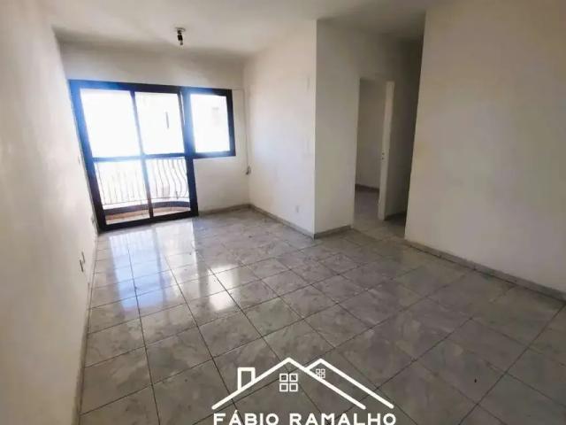 Apartamento com 2 dormitórios, andar alto, e vaga de garagem. Jardim Marajoara