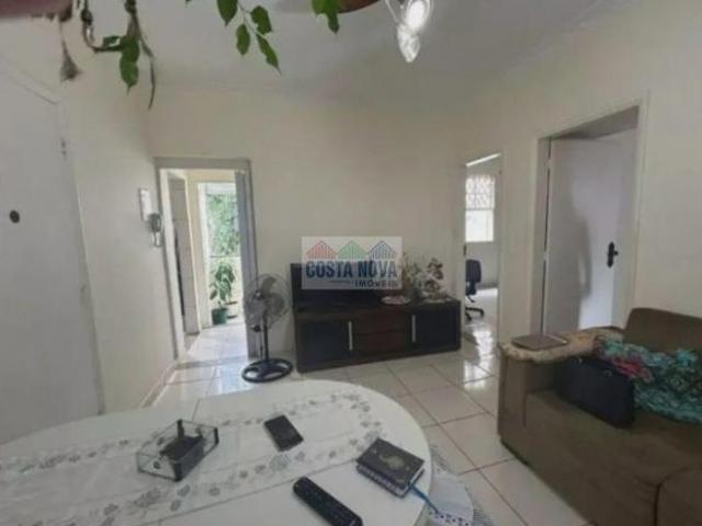 Apartamento com 2 dormitórios, ar e planejados no Campo Grande. Ótima localização