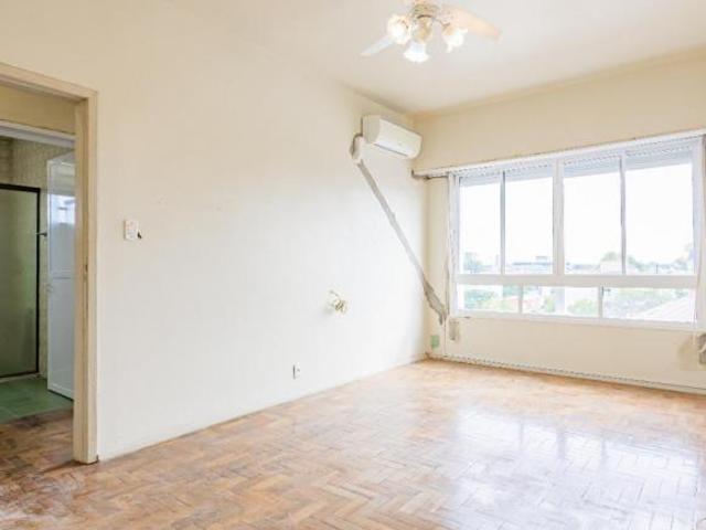 Apartamento com 2 dormitórios com 99 m2 na Av Cristóvão Colombo