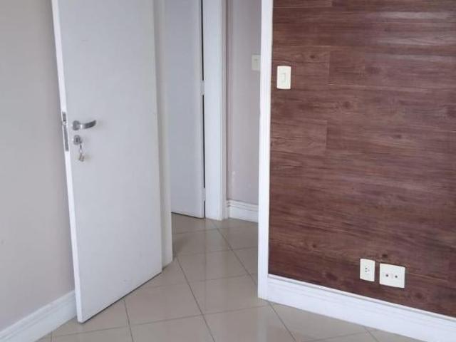 Apartamento com 2 dormitorios com armarios, cozinha com armarios, proximo de transportes publico,pad