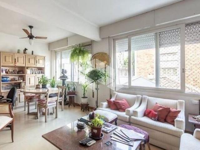 Apartamento com 2 dormitórios com suíte e vaga coberta escriturada próximo ao Parcão