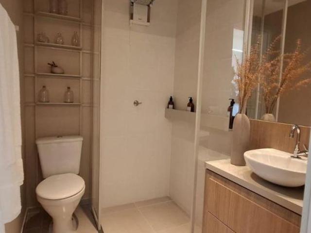 Apartamento com 2 dormitórios, cozinha americana em andar mediano com facilidade de pagamento