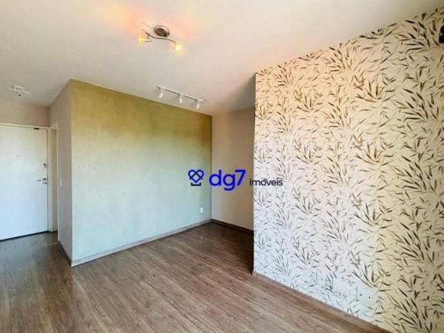 Apartamento com 2 dormitórios e armários nos ambientes!
