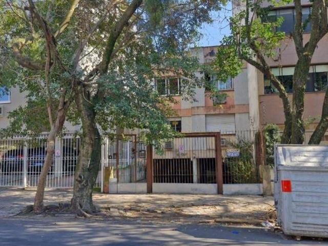 Apartamento com 2 dormitórios e garden na Rua Ijuí, pronto para reformar