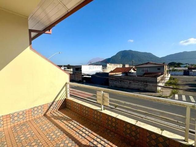 Apartamento com 2 dormitórios e próximo a comércios Park D&apos Avile Peruíbe