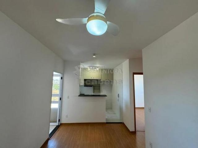 Apartamento com 2 dormitórios e sacada