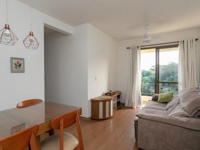 Apartamento com 2 dormitórios e sacada