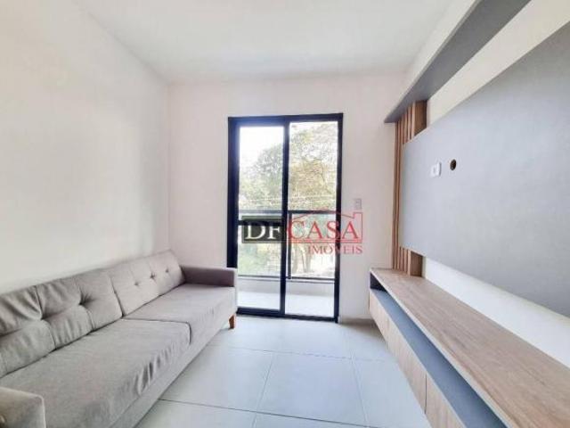 Apartamento com 2 dormitórios e sacada na próximo ao metrô Guilhermina
