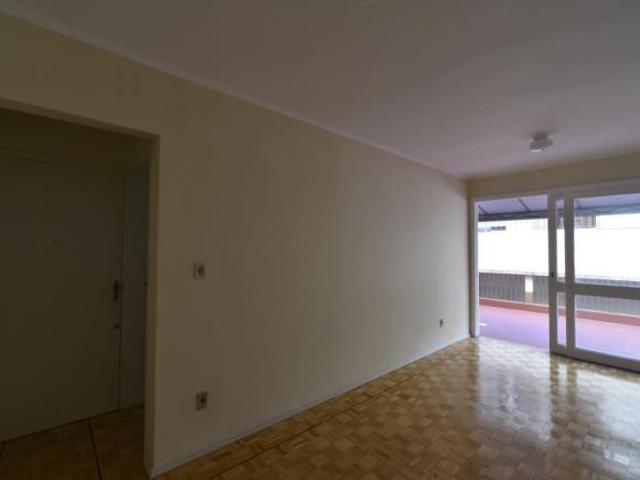 Apartamento com 2 dormitórios e terraço na Cristóvão Colombo!