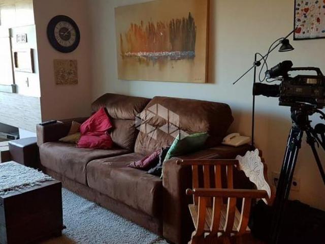 Apartamento com 2 dormitorios e vaga de garagem