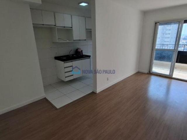 Apartamento com 2 dormitórios e Varanda.