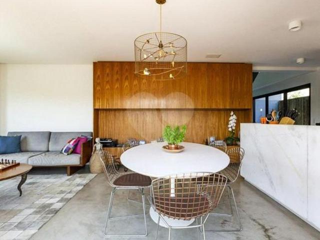 Apartamento com 2 dormitórios e varanda à venda no Alto da Lapa