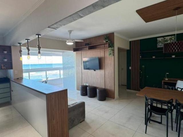 Apartamento com 2 dormitórios e vista para o mar!