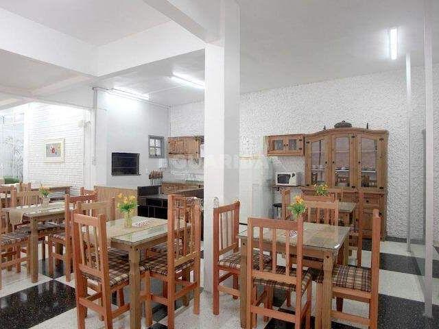 Apartamento com 2 dormitórios e 1 vaga de garagem no bairro Floresta COD: 21590
