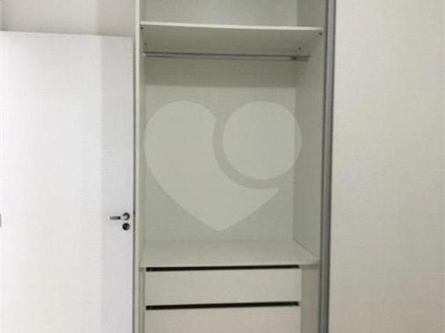 Apartamento com 2 dormitórios e 2 vagas