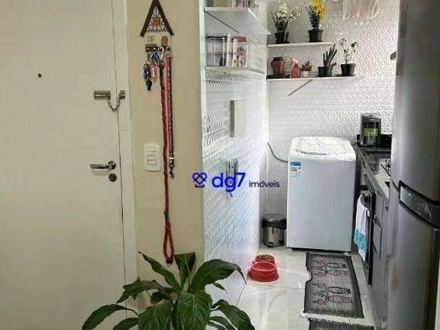 Apartamento com 2 dormitórios em condomínio com ótima segurança!