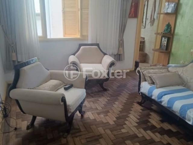 Apartamento com 2 dormitórios em Porto Alegre