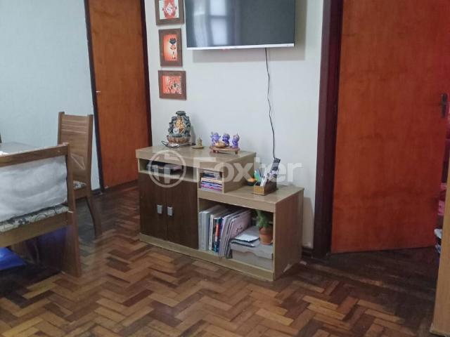 Apartamento com 2 dormitórios em Porto Alegre