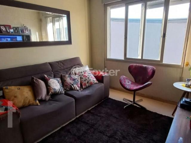Apartamento com 2 dormitórios em Porto Alegre
